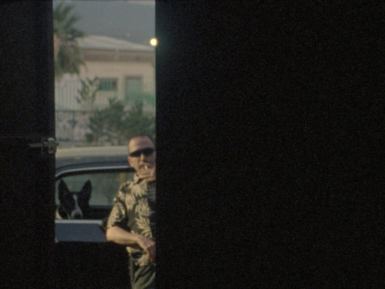 Jerry Naranjo recibe una llamada / Eduardo Padilla - LUVINA